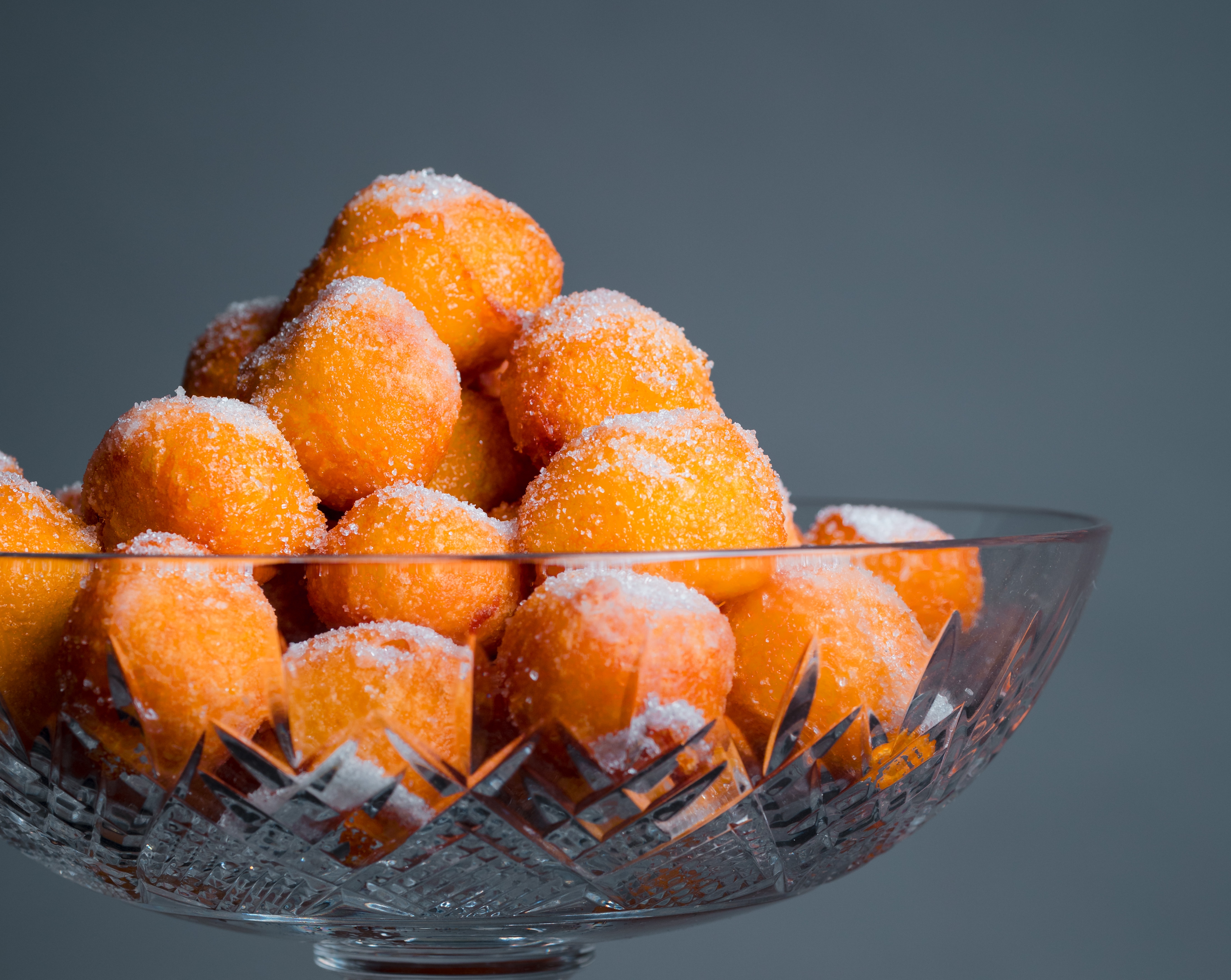 Bunyols de vent (wind fritters)